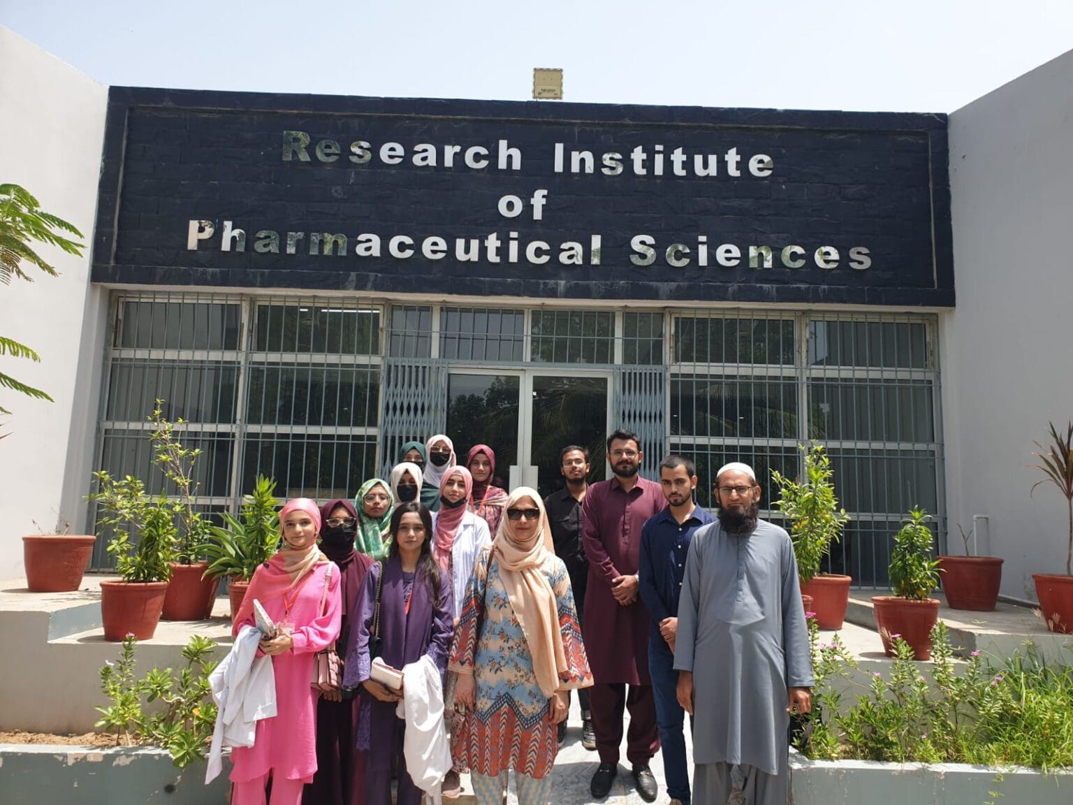 Visit of Pharmacy Students to University of Karachi - Salim Habib ...